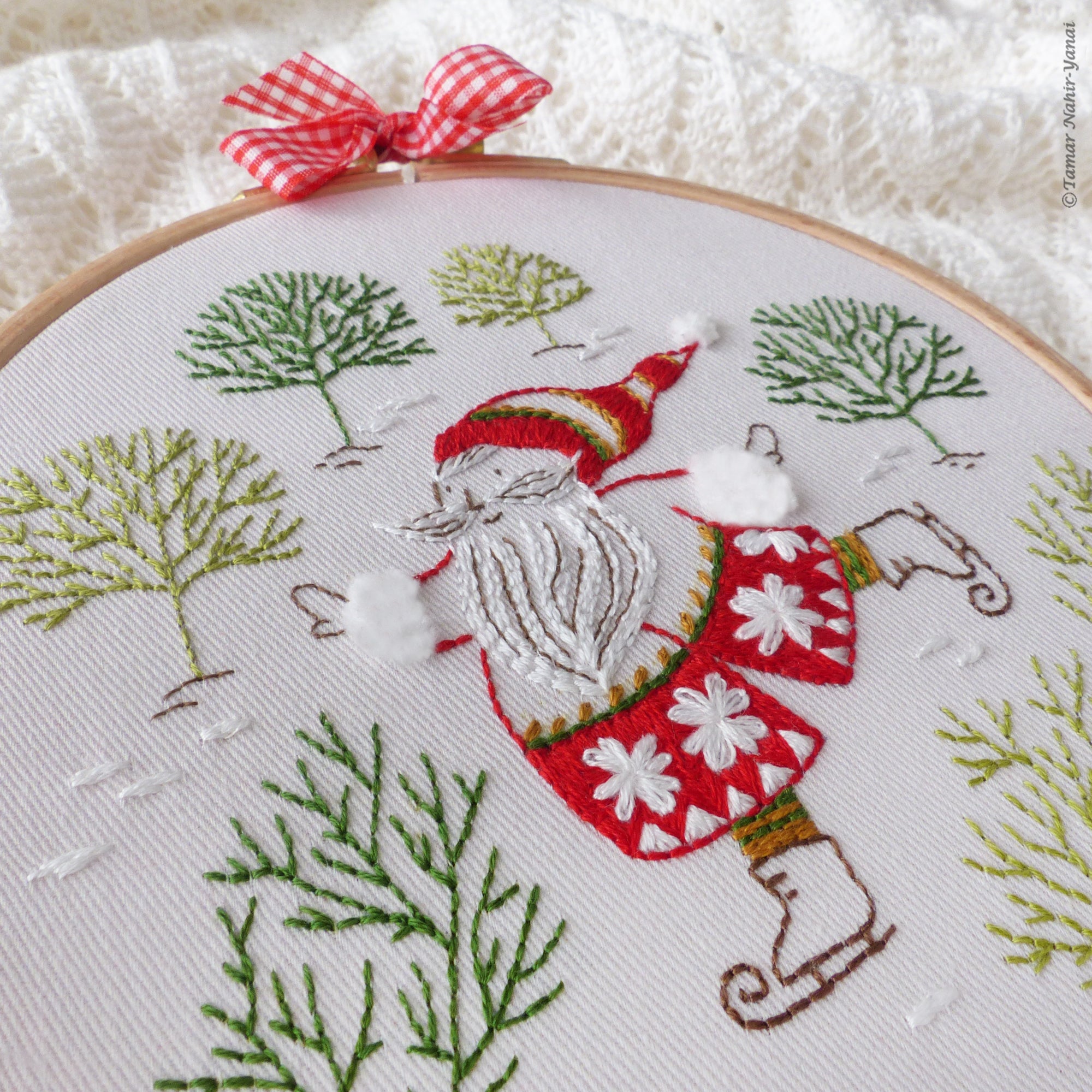 Skating Santa - 6" embroidery kit – Tamar Nahir-Yanai