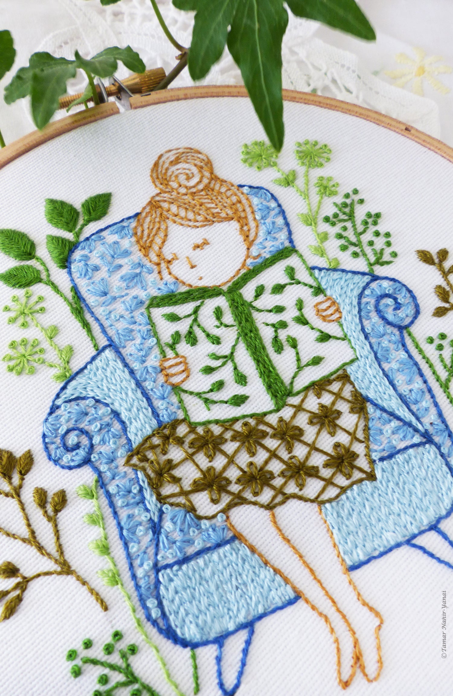 Reading Time - 6" embroidery kit – Tamar Nahir-Yanai